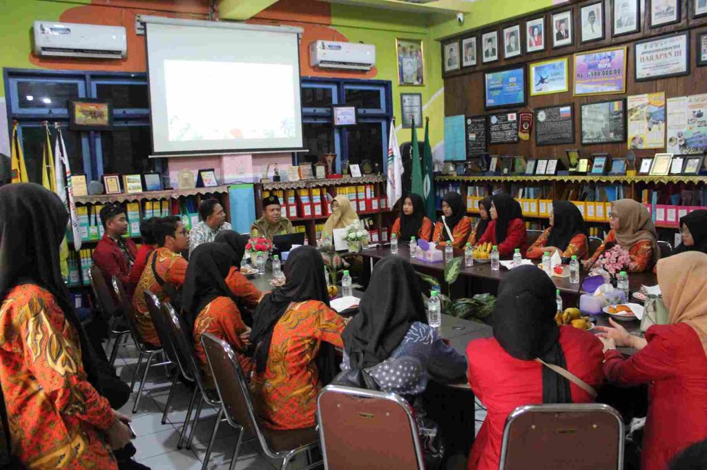 Sharing Bersama KKL PGSD FKIP Unmuh Cirebon Tentang Kurikulum Merdeka ...