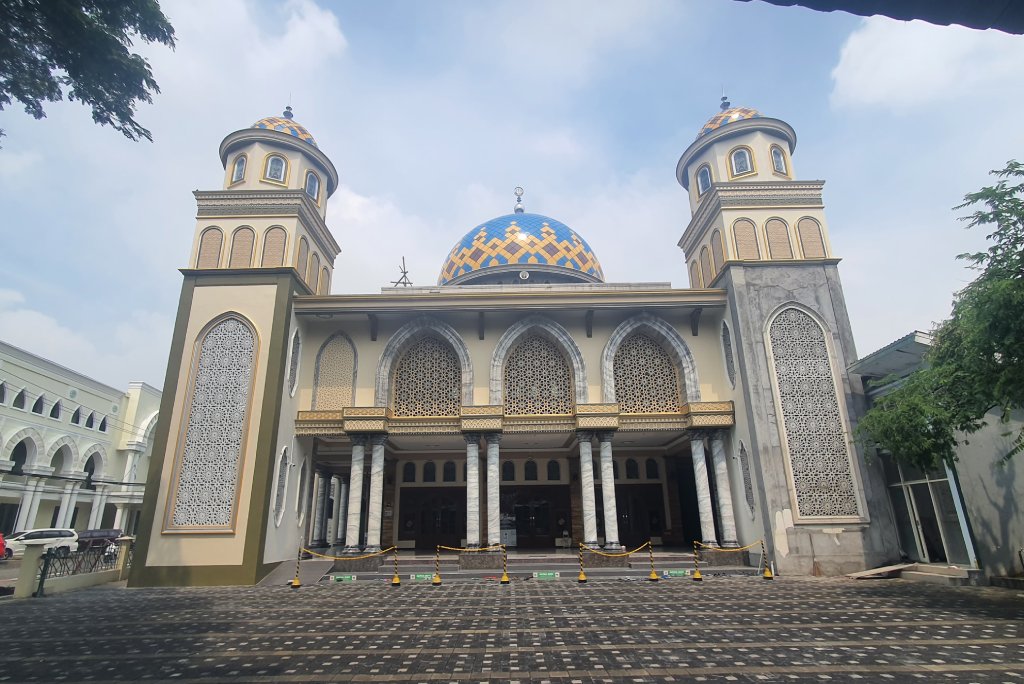 Dua Menara Gagah Berdiri, Masjid Al Badar Kertomenanggal Siap Sambut ...